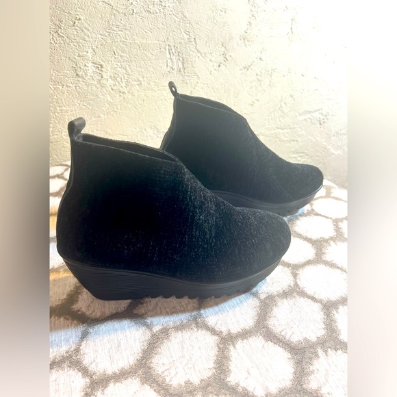 bernie mev. | Shoes | Bernie Mev Black Womens Ankle Boots Chenille Warm ...